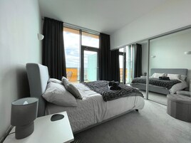 Apartamento superluxo, vista para a cidade | 2 quartos, escrivaninha, espaço de trabalho para notebook