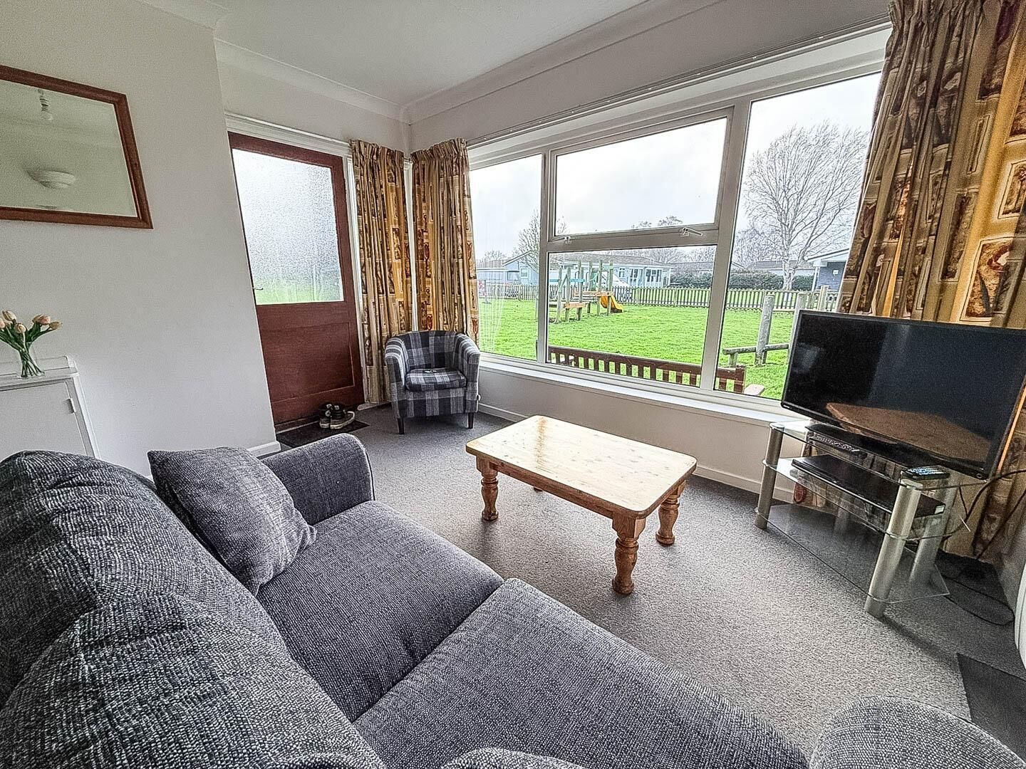 Lovely Chalet On An Excellent Holiday Park In Lowestoft Ref 12020b - Lowestoft