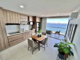 Apartamento Standard, pátio, vista para o mar | Sala de estar