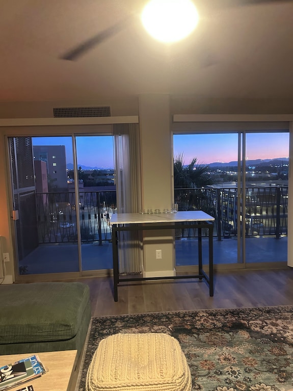 Downtown-spacious 1bdrm, Desert Views, City Lights, Fitness Room, Pool & Wifi - Carousel, Tucson