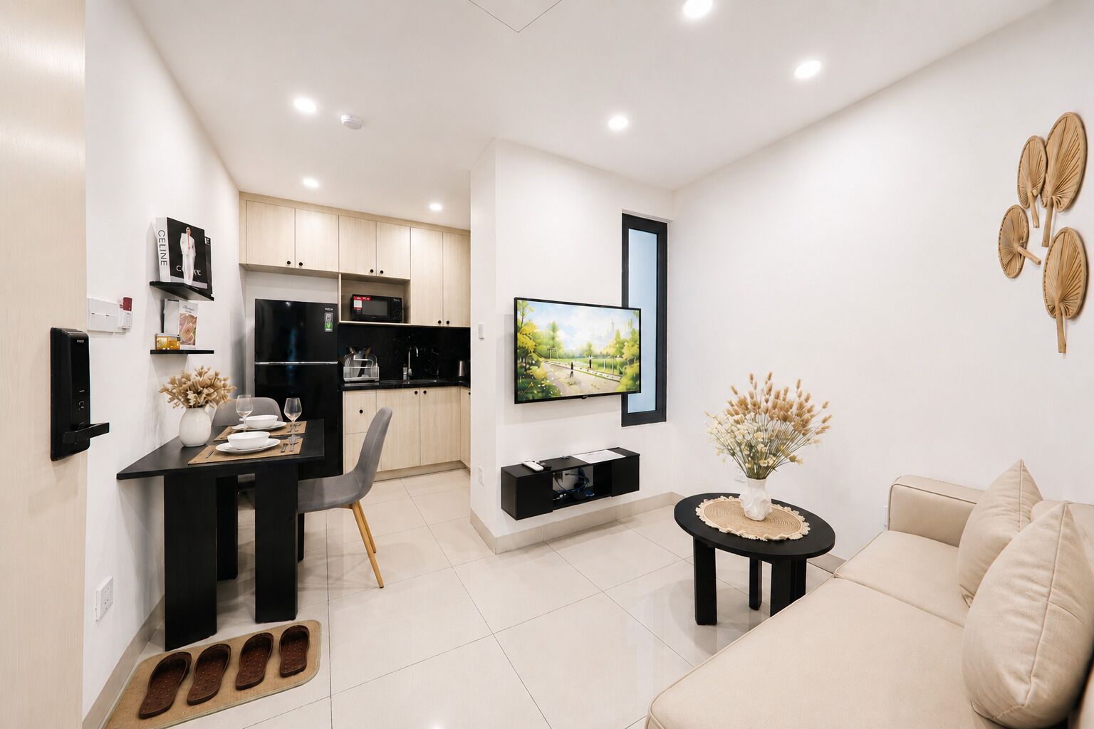 Apartamento Básico | Cozinha privada | Um frigorífico/congelador grande, um micro-ondas, um forno 