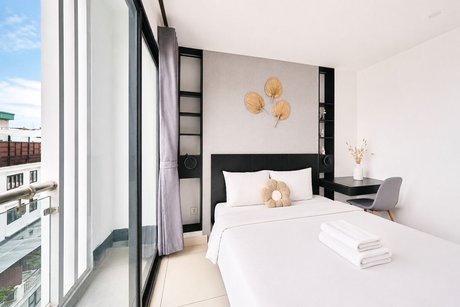 Apartamento Deluxe, varanda, Vista para a cidade | Cofre no quarto, secretária, cortinas/cortinados opacos, Wi-fi grátis 