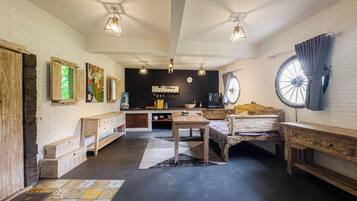 Villa, 1 quarto, piscina privativa | Sala de estar | TV de ecrã plano