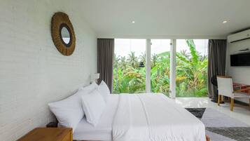 Villa, 2 quartos, piscina privativa | Secretária, secretária adequada para computadores portáteis