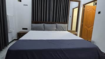 Quarto Duplo Básico, varanda, vista para o jardim | 1 quarto, quartos insonorizados, ferro/tábua de engomar, Wi-fi grátis