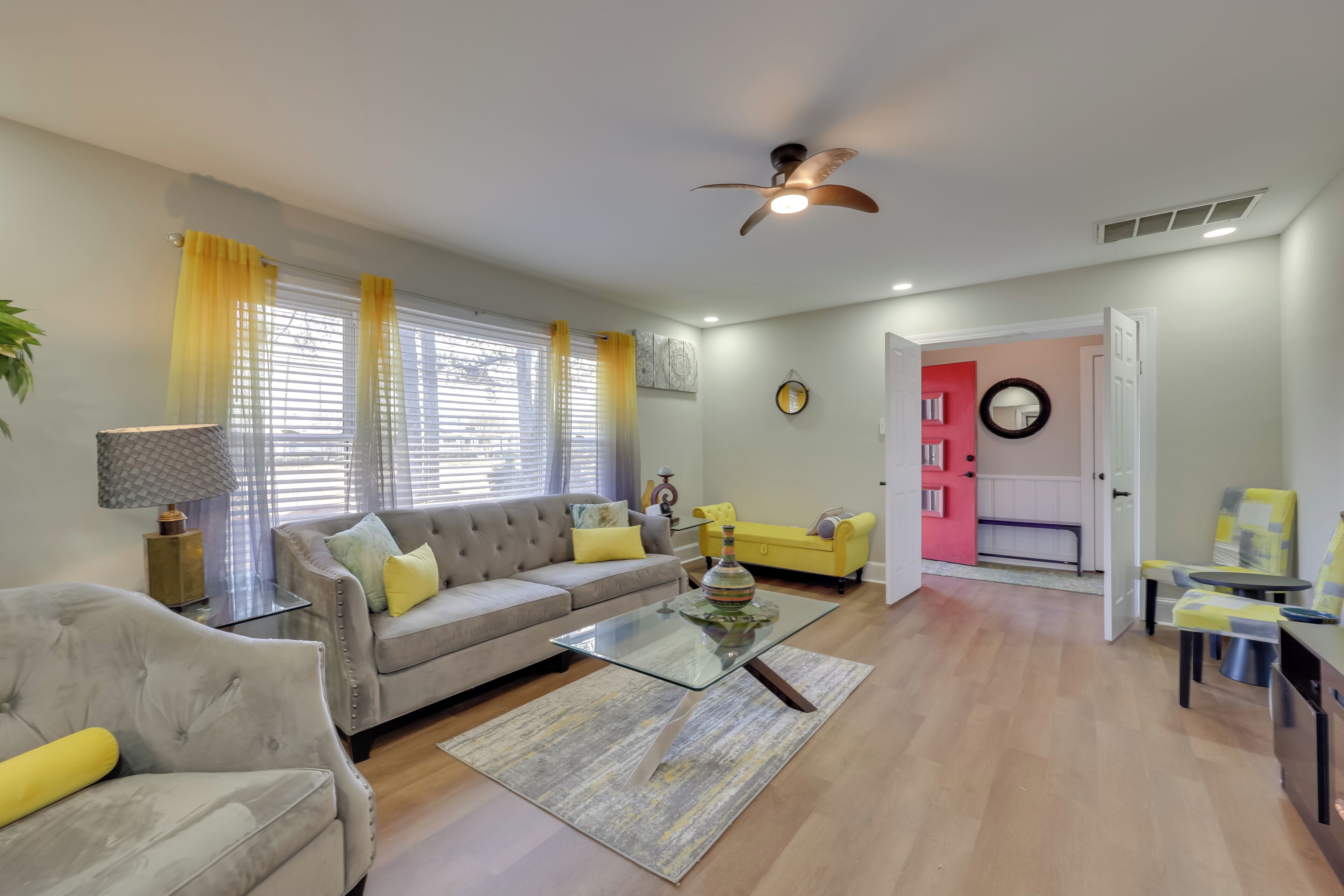 < 2 Mi To Ecu: Cozy Greenville Getaway W/ Porch! - Greenville, NC