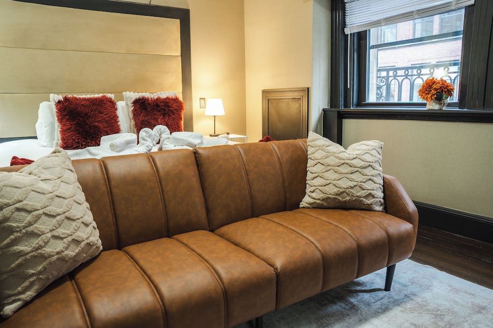 Chic Hotel Studio - King Size Bed & Prime NYC Location Reviews, Deals ...
