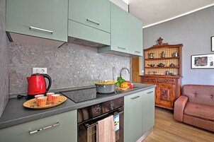 Apartamento Familiar, vários quartos (La Casa Di Felice) | Cozinha privada | Um frigorífico, um micro-ondas, uma placa de cozinha 