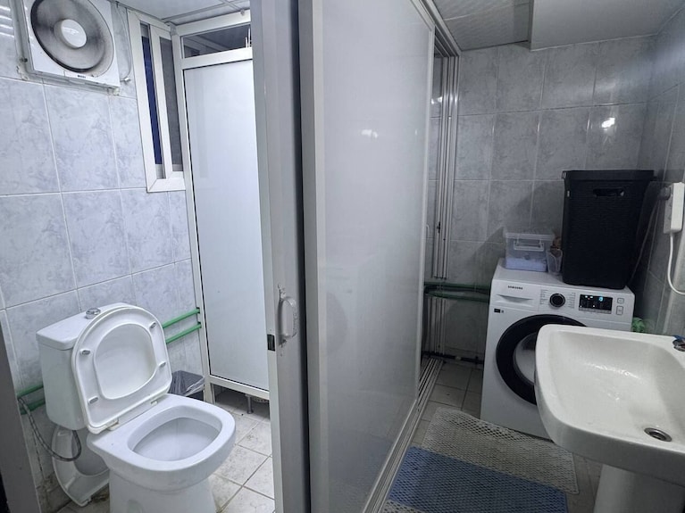 Bed In 8 Male Only Bedroom - Near Baniyas Metro Station - Dubái