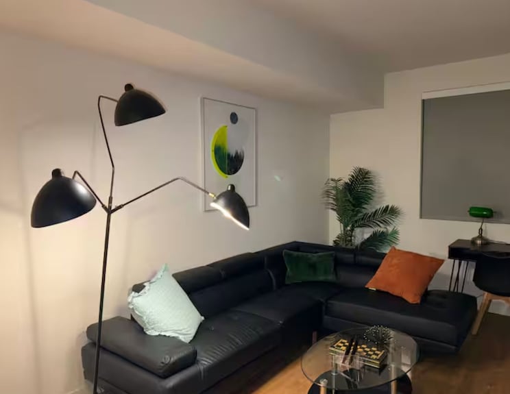 Charming 2-br 2-ba 4 Beds Apt In Glendale - Little Tokyo - Los Angeles