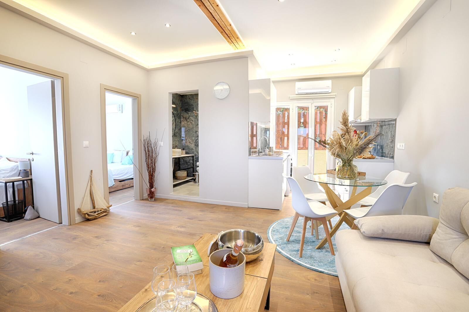 TV de plasma 60 polegadas com canais via satélite, serviços de streaming