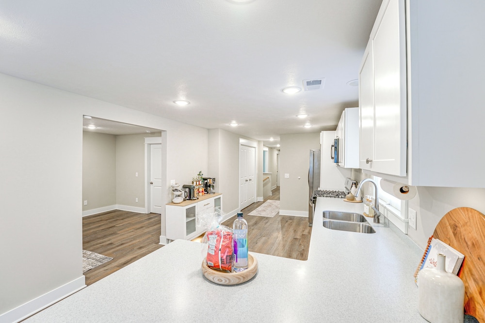 Serene & Updated Escape: 1 Mi To Heritage Landing - Muskegon, MI