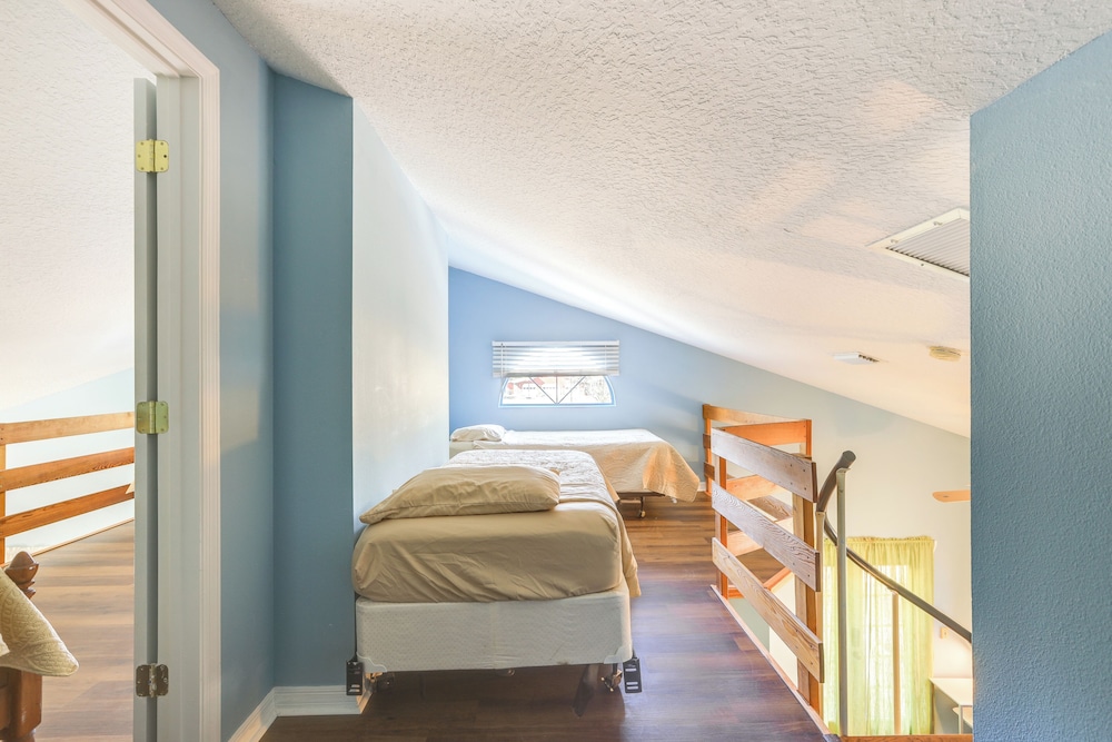 Nature Coast Farmhouse W/ Screened-in Porch! - Goethe State Forest, Dunnellon