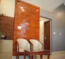 Quarto Familiar, vista para o pátio | Secretária, secretária adequada para computadores portáteis 