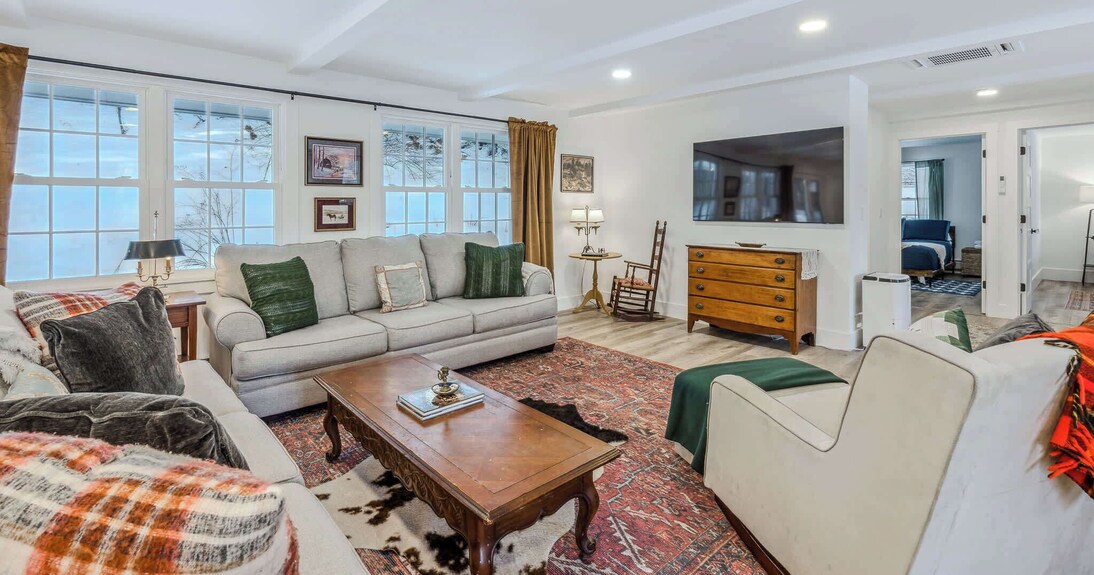 Charming Ranch In The Woods - Woodstock Way - Woodstock, VT