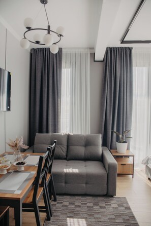 Apartamento clássico, vista para a montanha | Roupas de cama antialérgicas, espaço de trabalho para notebook