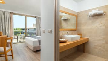 Quarto Duplo Superior, varanda, vista para o jardim | Cofre no quarto, secretária, quartos insonorizados, Wi-fi grátis