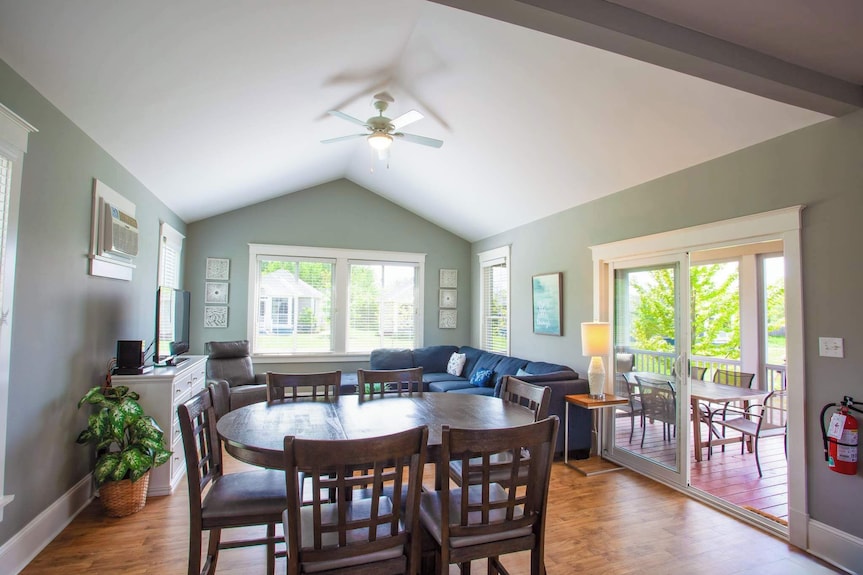 The Viceroy - 45 Butternut - Sand Banks