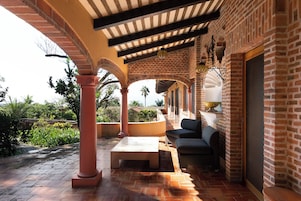 Villa de Luxo, pátio, vista para o lago | Vista da varanda