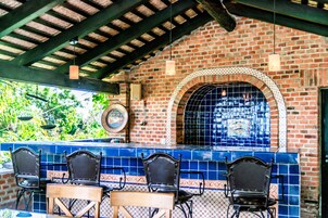 Villa de Luxo, pátio, vista para o lago | Cozinha privada | Uma cafeteira/bule, uma torradeira 