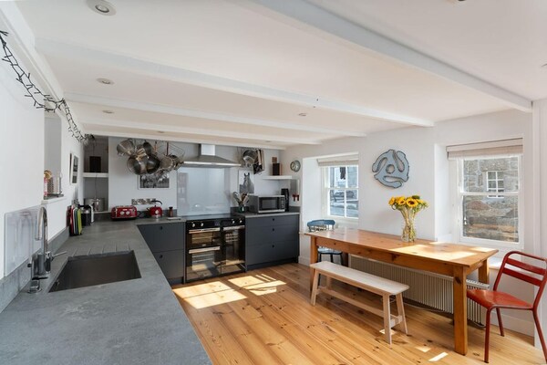 Seaview-2br-sleeps5-cottage-fastwifi-woodburner - Mousehole