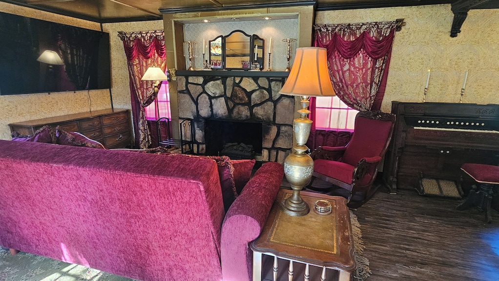 Gilded Gateway: 1880s Miners Cabin 2bed 2bath. Minutes From Historic Mariposa. - Mariposa, CA