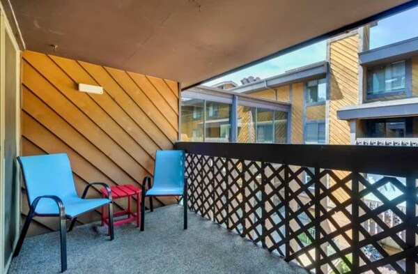 Modern Mtn Condo Cozy 2br Retreat Heated Pool - Colorado Springs, CO