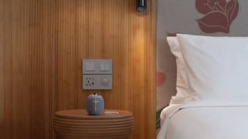 Quarto Standard, 1 cama king-size (ADA) | Minibar, cofre no quarto, ferro/tábua de engomar