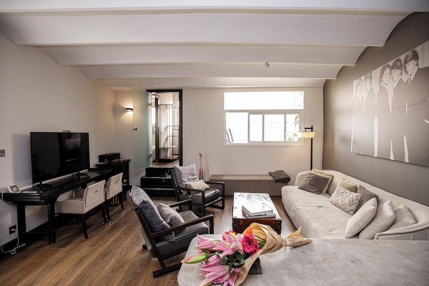 Luminous Top Floor Apartment With Terrace - Barcelona