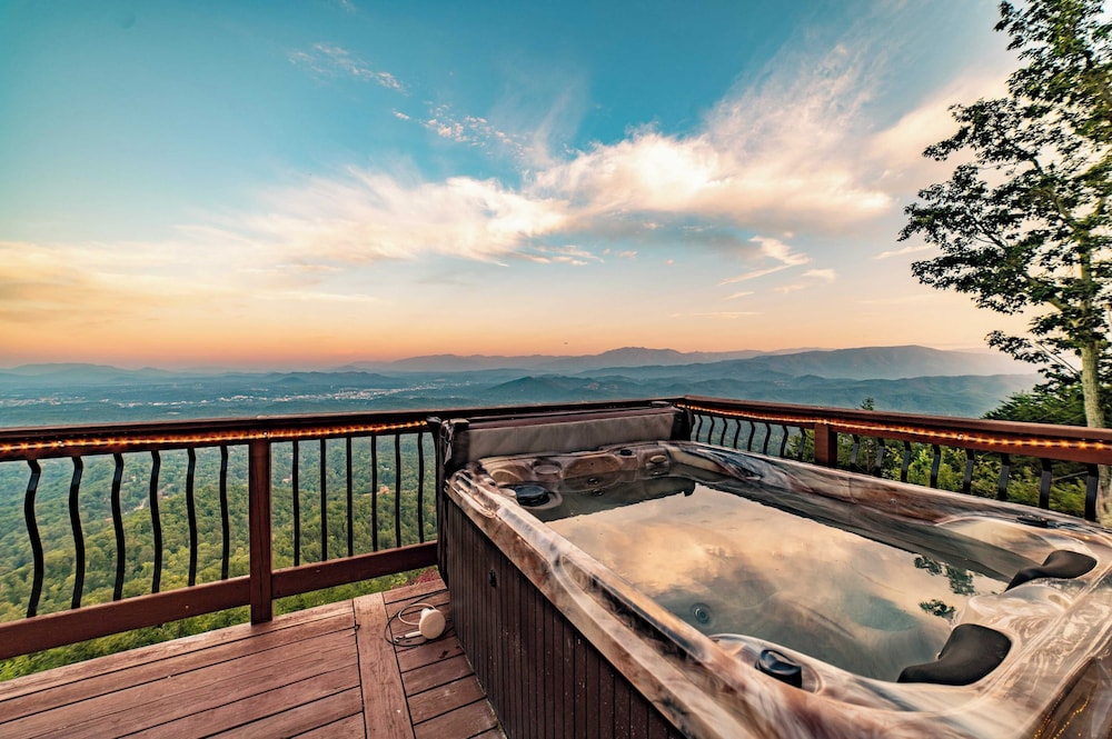 Unparalleled Views, Deck W/ Hottub, Game Room Pool Table Panorama By Avantstay - Townsend, TN