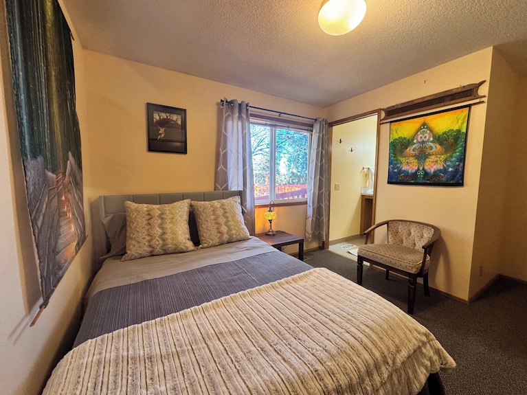 Sweet Bamboo Room With Half-bath In Delightful Sherwood With Ac, Wifi, Tv - Wilsonville, OR