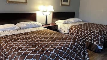 Quarto casal | Escrivaninha, espaço de trabalho para notebook, cortinas blackout