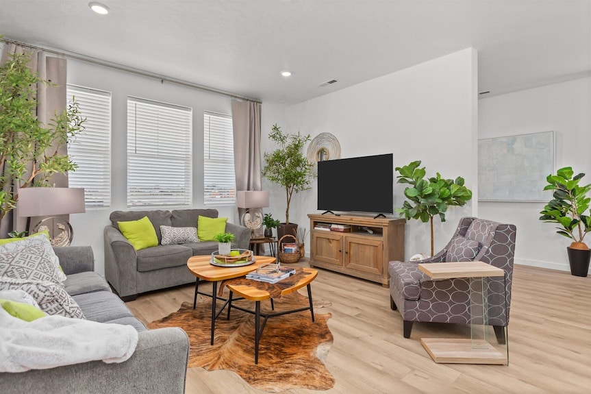 The "Ashtyn" New 4-bdrm Townhome In Eagle W/pool, Wifi, A/c And 2 Car Garage!! - Eagle Island State Park, Eagle