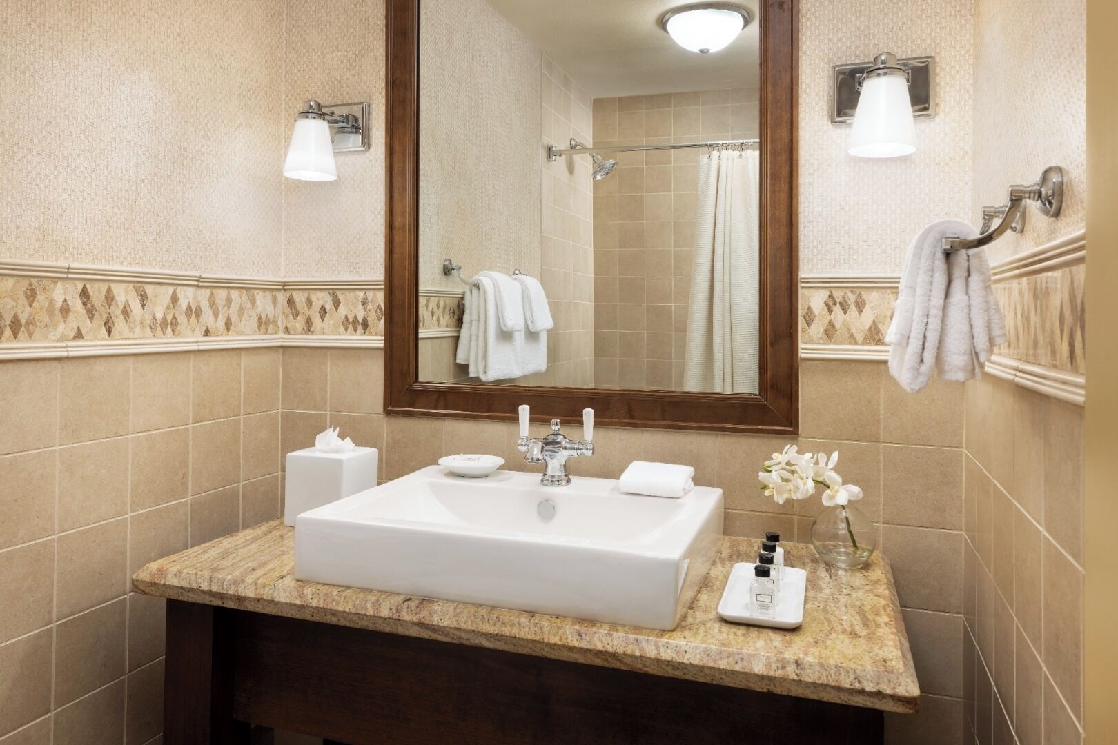 King Room Splendor: Slopeside Views & Indoor Pool - Elevation Hotel & Spa - Crested Butte