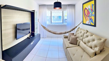 Apartamento | Área de estar | Smart TV 42 polegadas com canais digitais, Netflix, filmes pagos