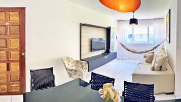 Apartamento | Área de estar | Smart TV 42 polegadas com canais digitais, Netflix, filmes pagos