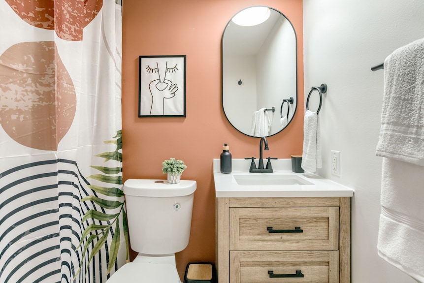 5 Min. To Lincoln's Top Attractions. 2 Queens, Wifi, Pickleball, & Outdoor Space - Lincoln, NE