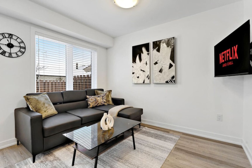 Family Friendly Canal Front 3br With Bbq And Sleeps 8 Guests - 웰랜드