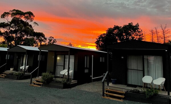 Lunar Cabins - Parkes