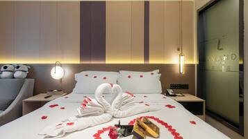 Quarto Duplo Romântico, Vista para a cidade | Roupa hipoalergénica, edredões de penas, minibar