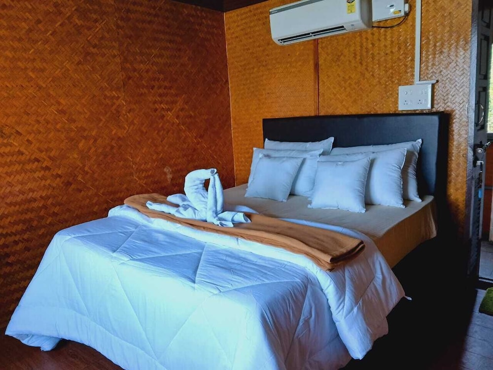 Aquaholic - A Floating Villa - Goa