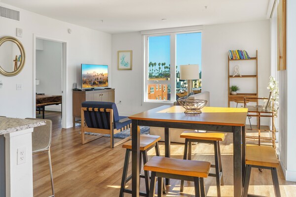 Dream Escape With Great Rooftop Views - Los Angeles, CA