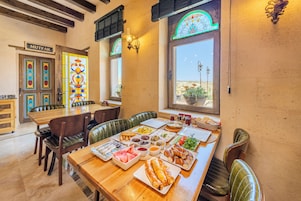 Pequeno-almoço tipo buffet diário incluído