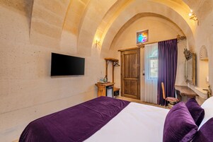 Suite | Roupa de alta qualidade, minibar, cofre no quarto