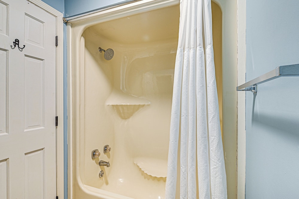 1 Mi To Broadway At The Beach: Home W/ Large Yard! - Myrtle Beach, SC