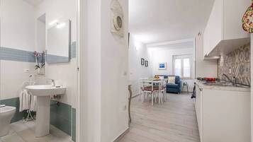 Apartamento, 4 quartos, terraço, vista para o oceano | Interior