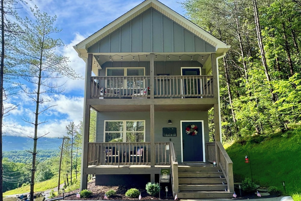 Ideal Location & Mountain Views: Chattanooga Home! - Chattanooga, TN