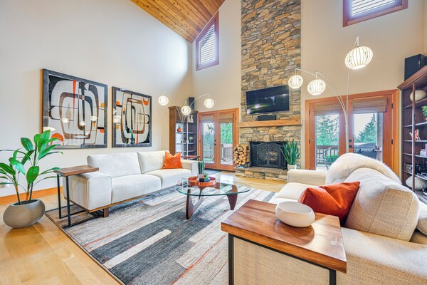 Gorgeous Home W/ Mt Rainier Views: 4 Mi To Poulsbo - Poulsbo, WA