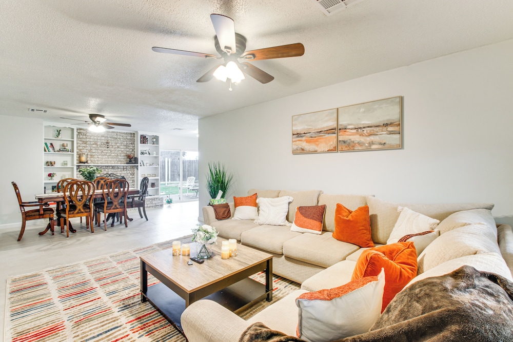 5 Mi To Museum Of The Great Plains: Home W/ Patio - Elgin, OK