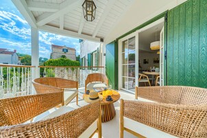 Apartamento Deluxe, vista para a piscina | Terraço/pátio interior